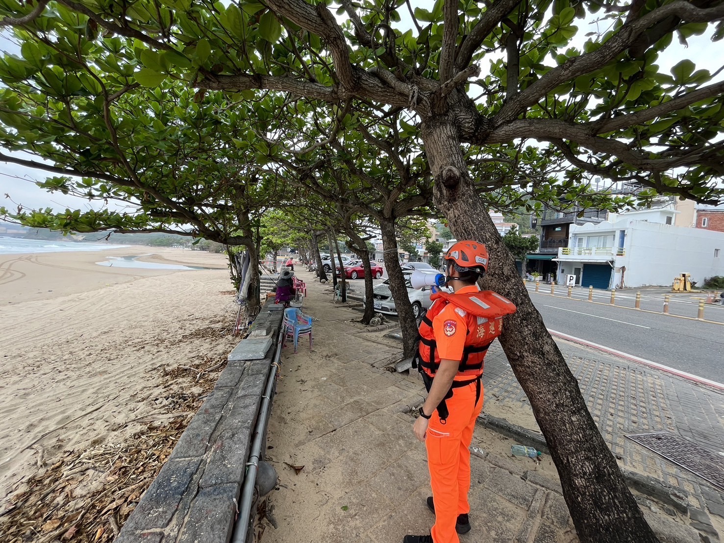 強颱來襲守護民眾安全 海巡啟動警戒區域勸離 - gnm.com.tw